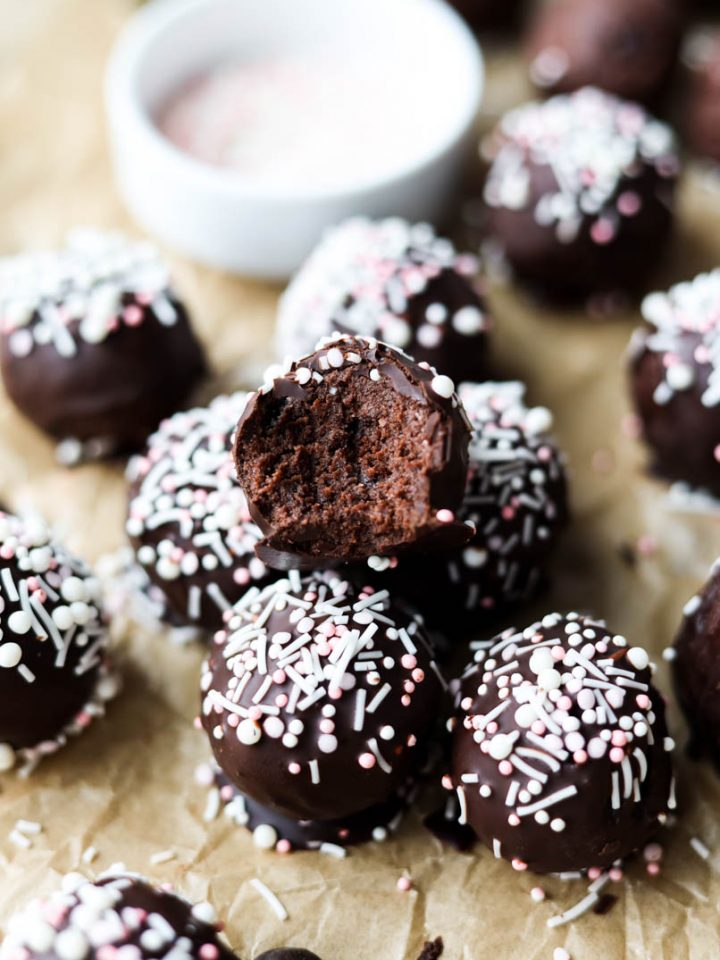 Gluten-Free Vanilla Cake Pops - Fresh Water Peaches