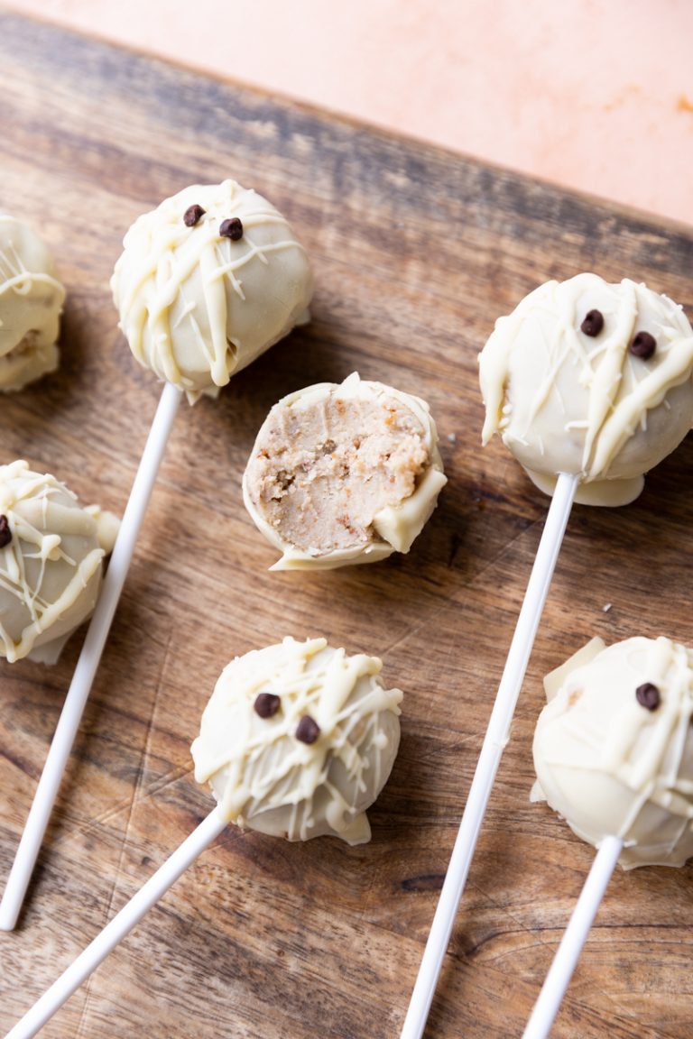 Cute Halloween Mummy Cake Pops Recipe (Gluten-Free) - Fresh Water Peaches