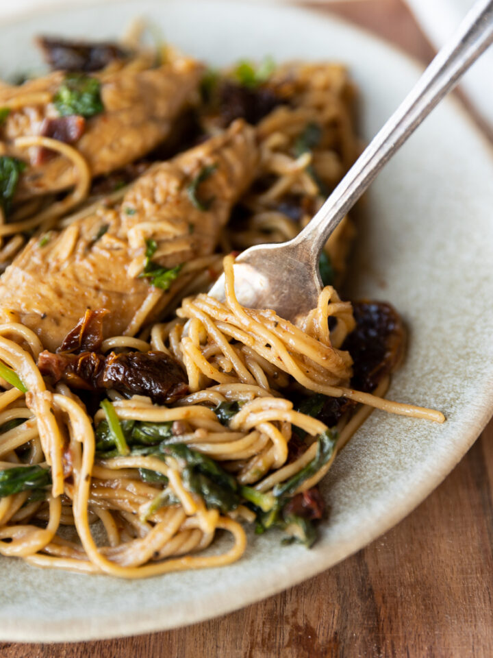 One Pot Lemon Chicken Pasta Recipe (Dairy-Free) - Fresh Water Peaches
