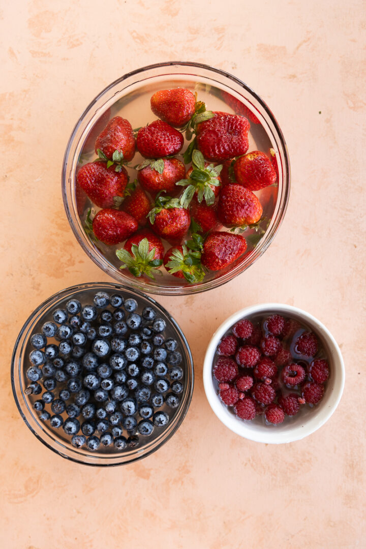 How to Clean Fruit with Vinegar - Fresh Water Peaches