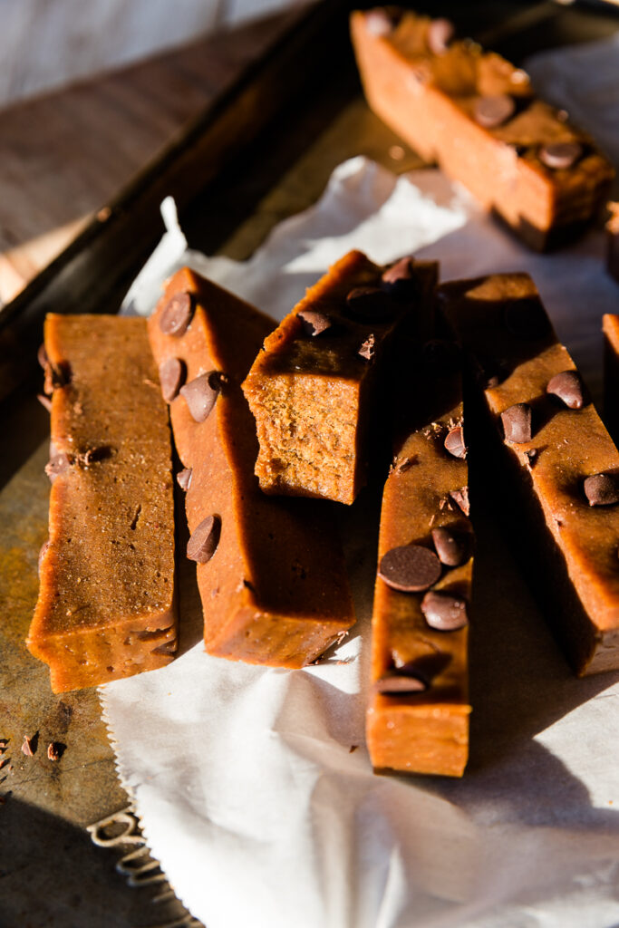 Healthy No-Bake Pumpkin Spice Protein Bars Recipe - Fresh Water Peaches